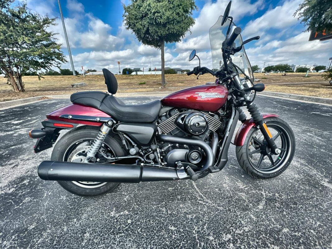 Harley Davidson Street 750 Red