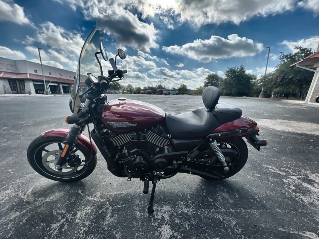 Harley Davidson Street 750 Red