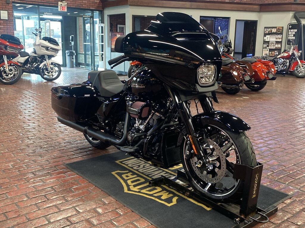 Street Glide® | Lake Shore Harley-Davidson & Livewire