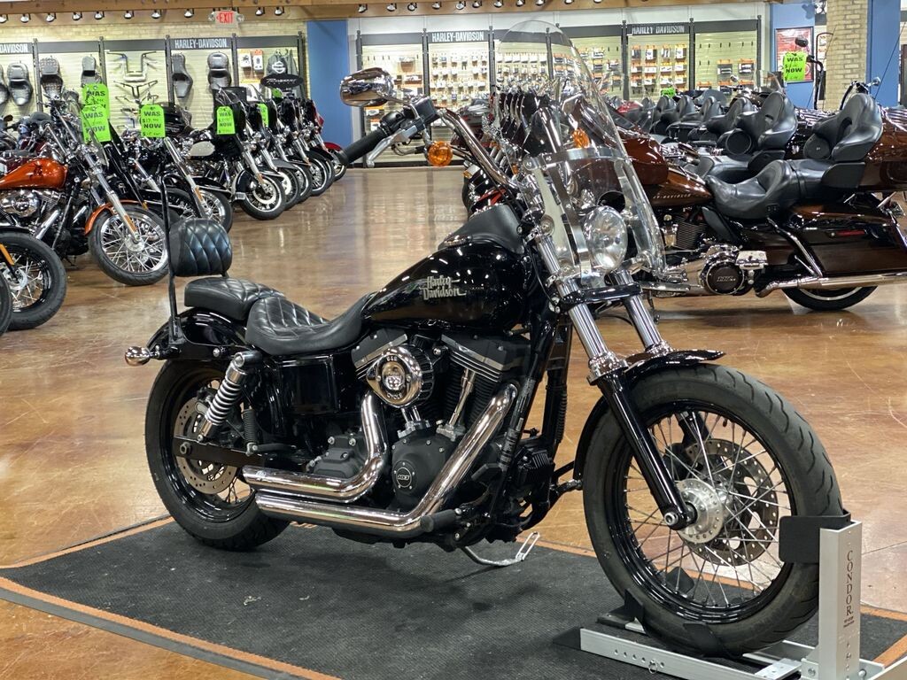 Street Bob® | Wild Fire Harley-Davidson