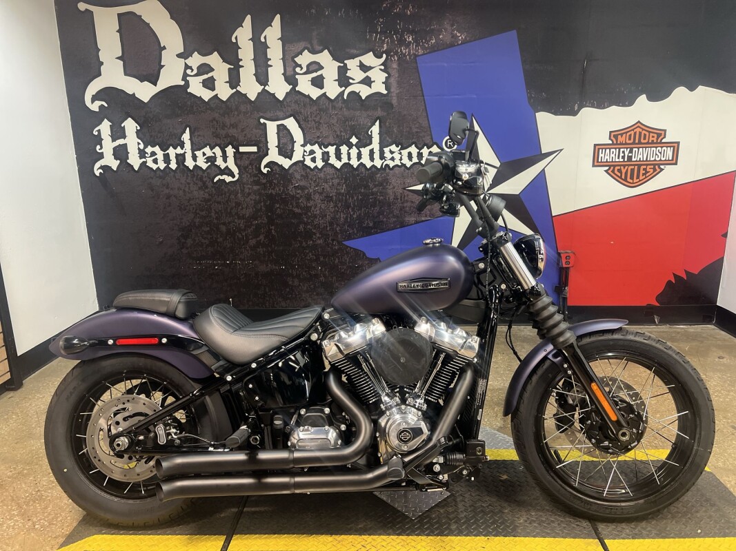 NEW 2025 Harley-Davidson® Street Bob® FXBB DALLAS | Dallas Harley-Davidson®