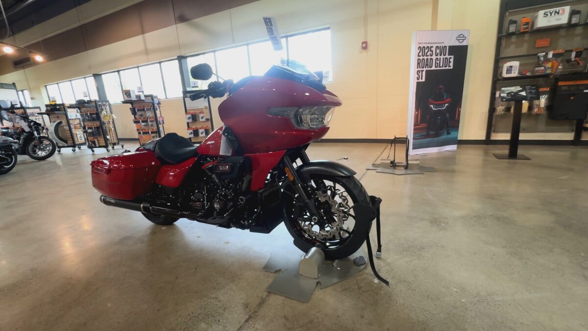 2025 Harley-Davidson® CVO™ Road Glide® ST RALLY RED | Buffalo Harley ...